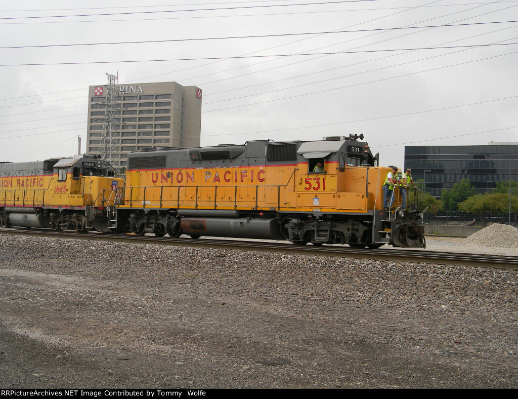 UP 531 Leads UP Train YSL53-09